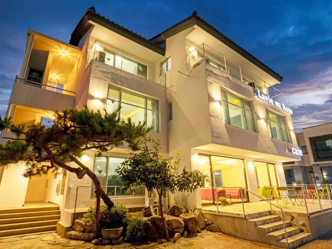 Gyeongju La Vie En Rose - Gyeongju