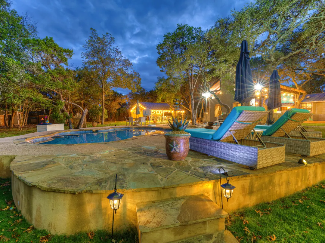 Luxurious Pool And Outdoor Entertainment Haven - Stunning Retreat - Wimberley, TX