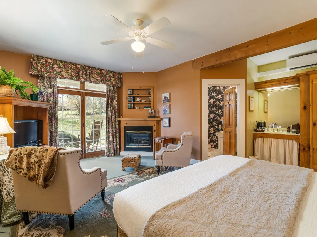Highland Lake Inn & Resort - Flat Rock - North Carolina