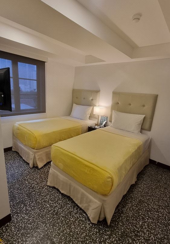 One Cristina Suites - Manila