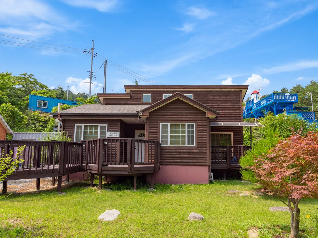 Gangneung Yasaenghwa Maeul - Gangneung-si