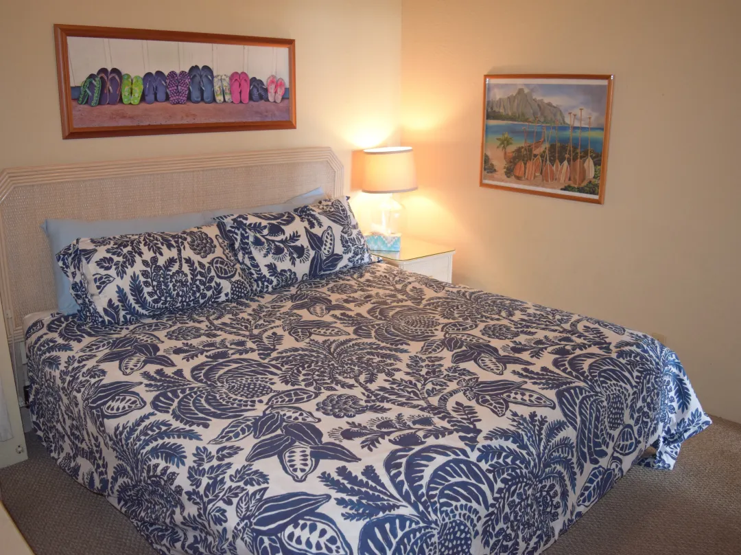 Distant Ocean View And Full Kitchen - Charming Top Floor Haven - Kihei, HI