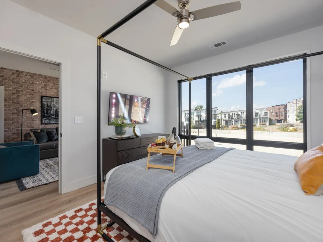 Stunning Condo With Resort-style Pool And Gym - Vibrant Urban Oasis - Nashville, TN