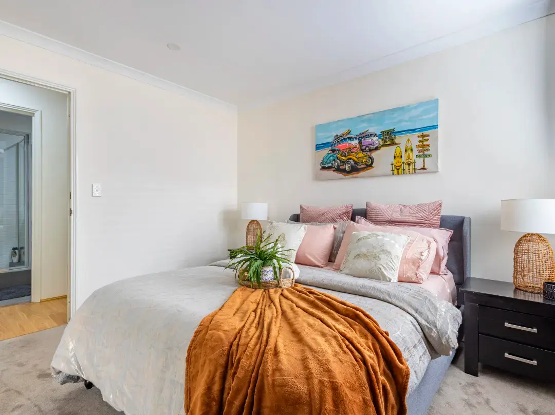 Elegant Hampton-style Retreat , Tranquil Private Bedroom With Shared Bathroom - Perth