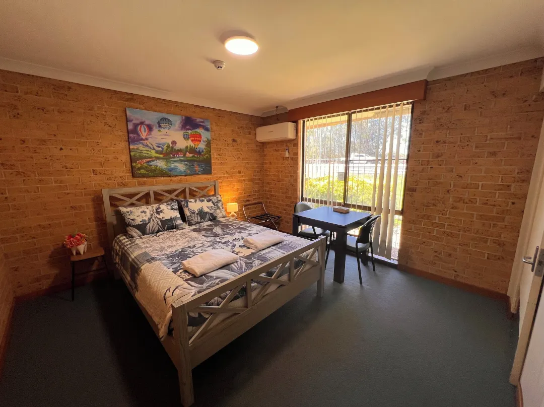 Christine Griffiths Units - Dubbo