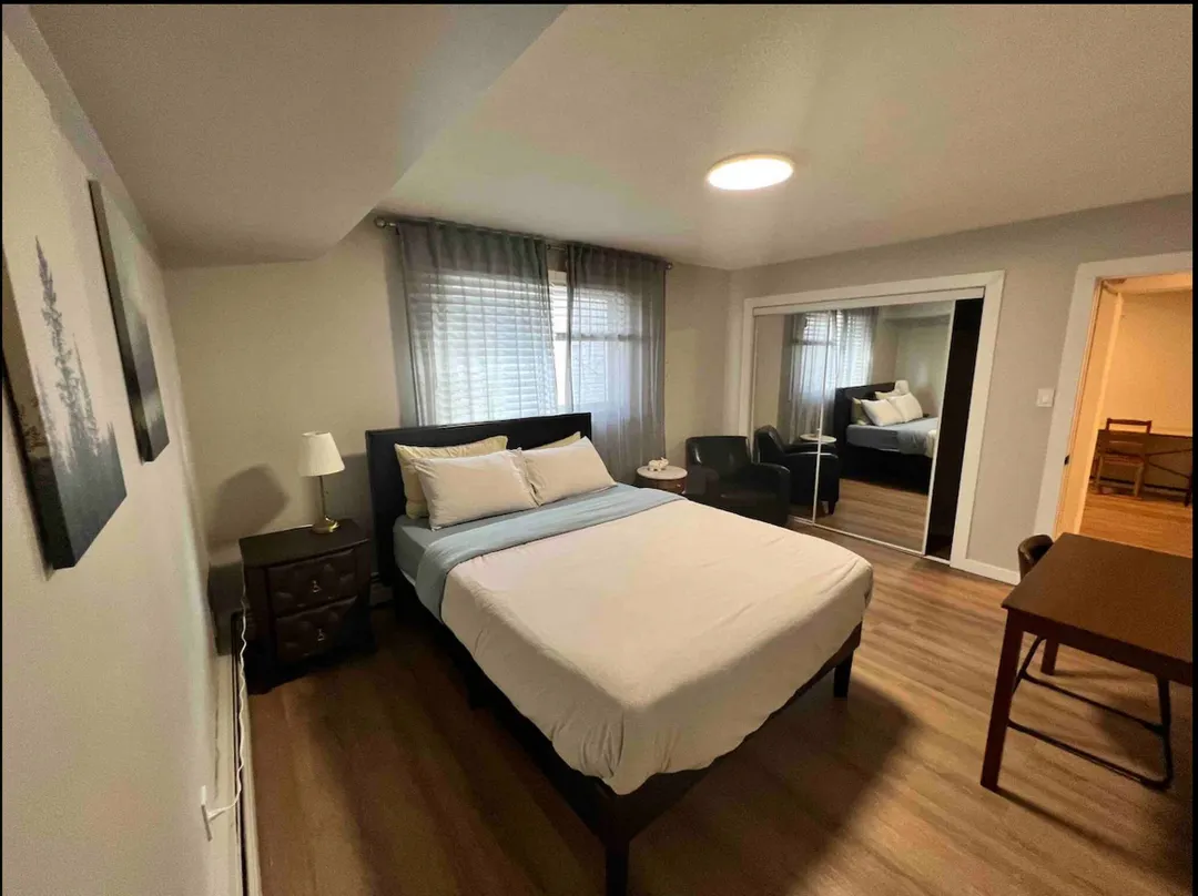Suite Pour Invités à Proximité De L'avenue Whtye - Edmonton