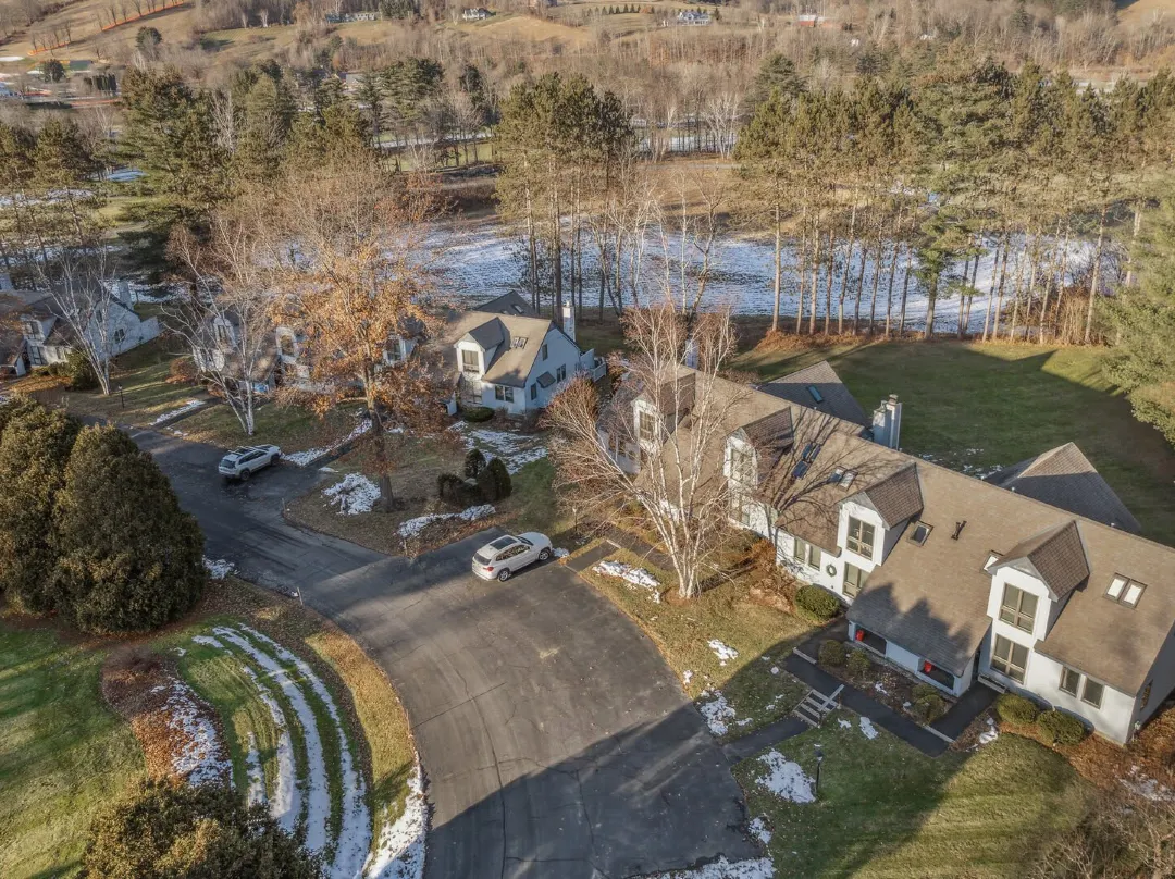 Scenic Golf Course Views And Quechee Club Access - Charming Retreat - Woodstock, VT