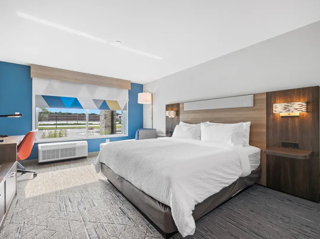 Holiday Inn Express & Suites Marinette - Door County, WI