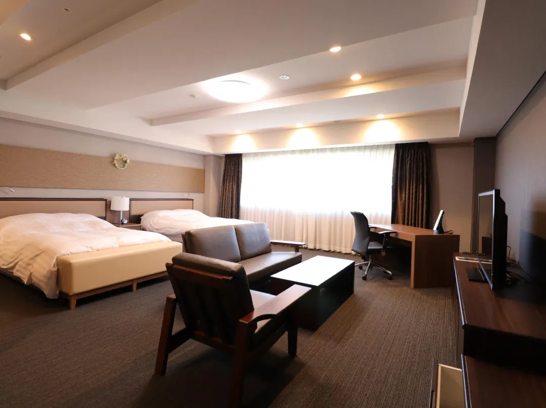 Silk Hotel - Iida