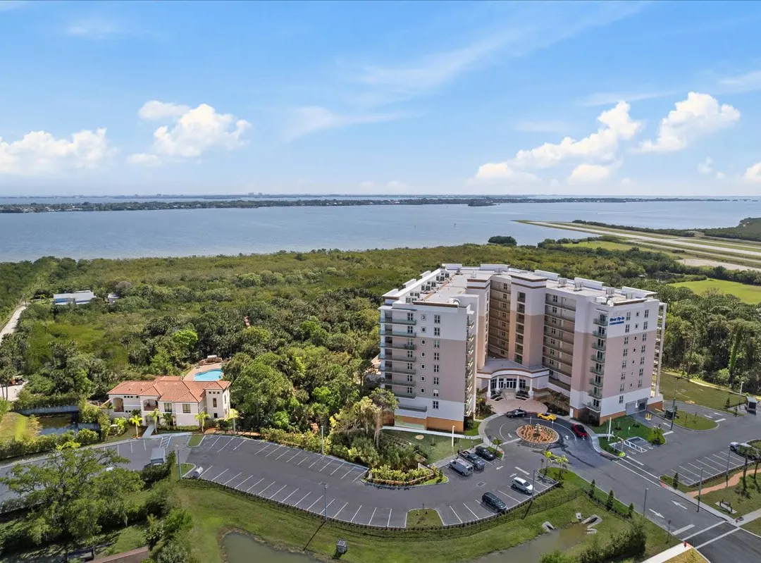 Scenic Views And Resort Amenities - Luxurious Oasis - Cocoa, FL