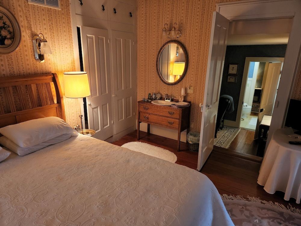 Hawthorne Inn - Gravois Mills, MO