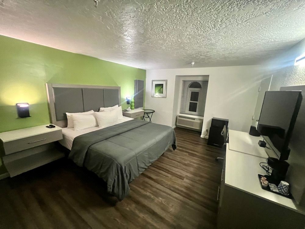 The Aqua Pacific Hotel - Santa Cruz, CA