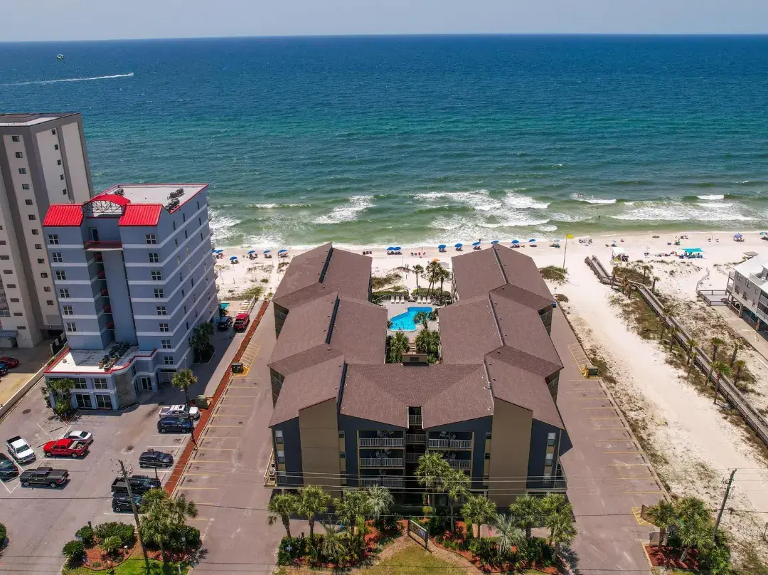 Tropical Courtyard And Grilling Area - Inviting Coastal Sanctuary - Gulf Shores, AL