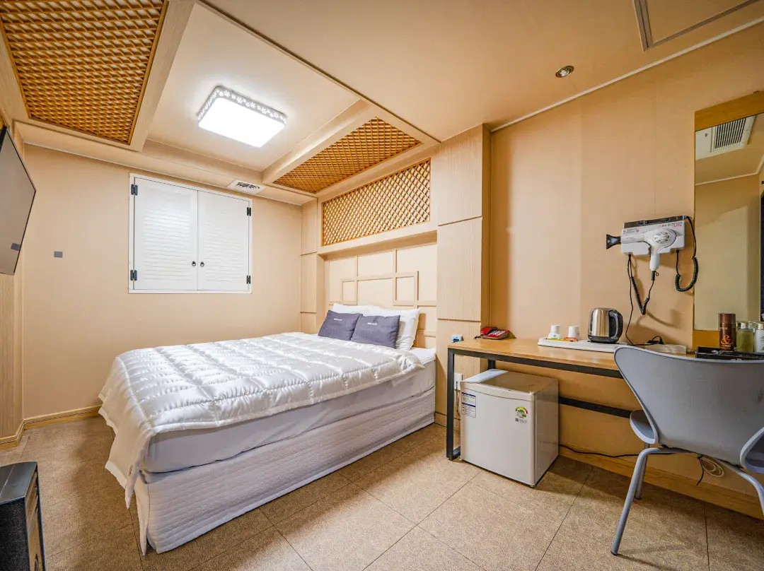 Gyeongju Rose Hotel Hwangni Dan-gil Branch - Gyeongju-si