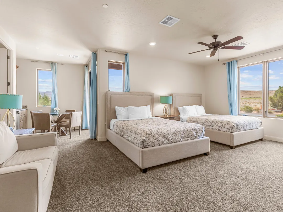 Inviting Pools And Cozy Living Space - Stylish Family Retreat - Hurricane, UT