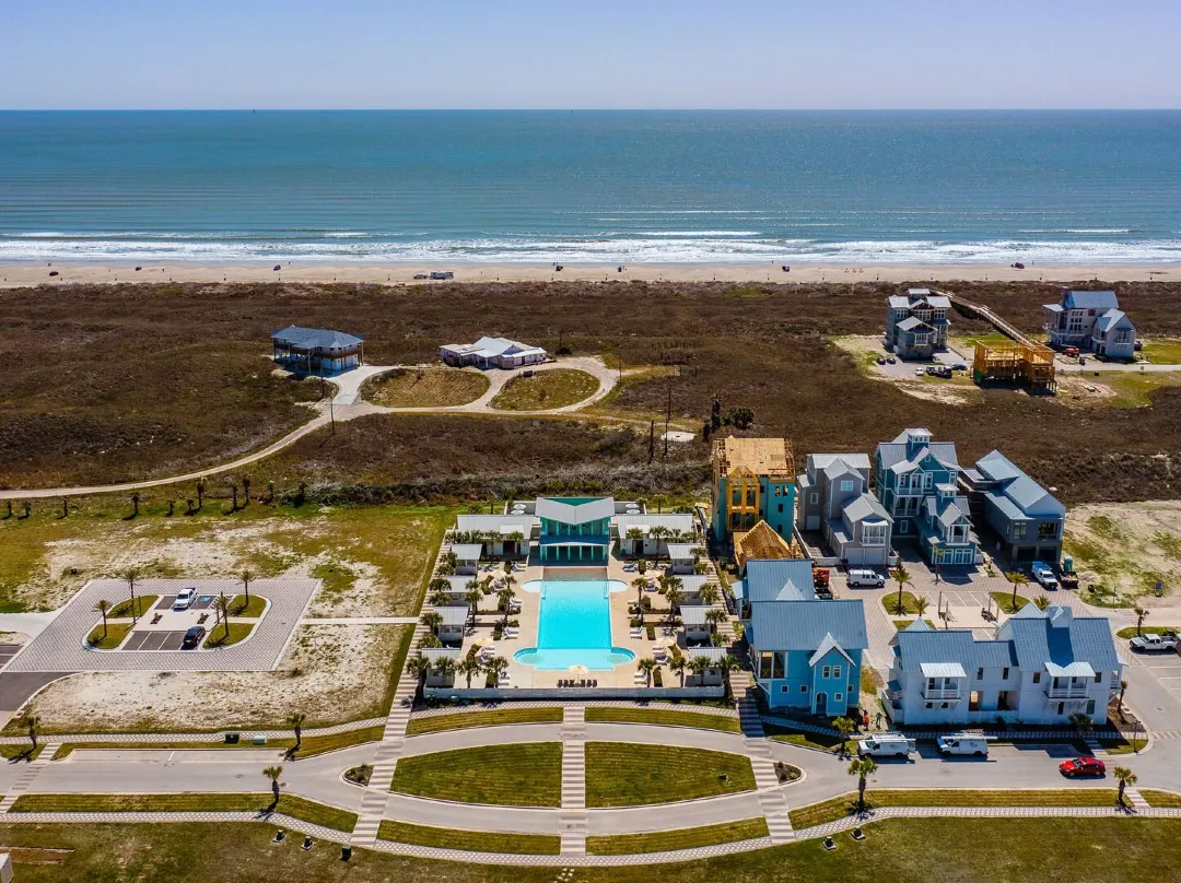 Resort Style Pools, Golf Cart Boardwalk To The Beach - Corpus Christi, TX