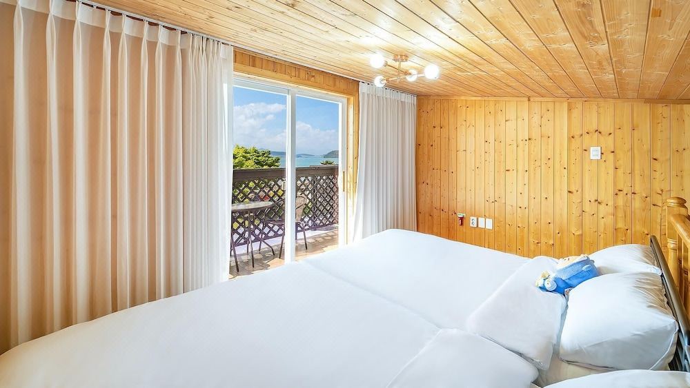 Yeosu Dangdangi Dog Family Pension Gold - Yeosu-si