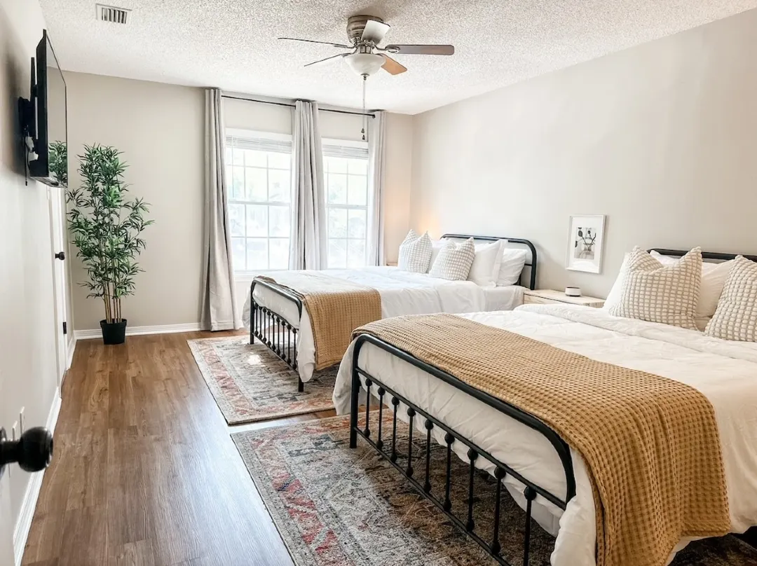 Modern Appliances And Onsite Laundry - Cozy Urban Retreat - Mobile, AL