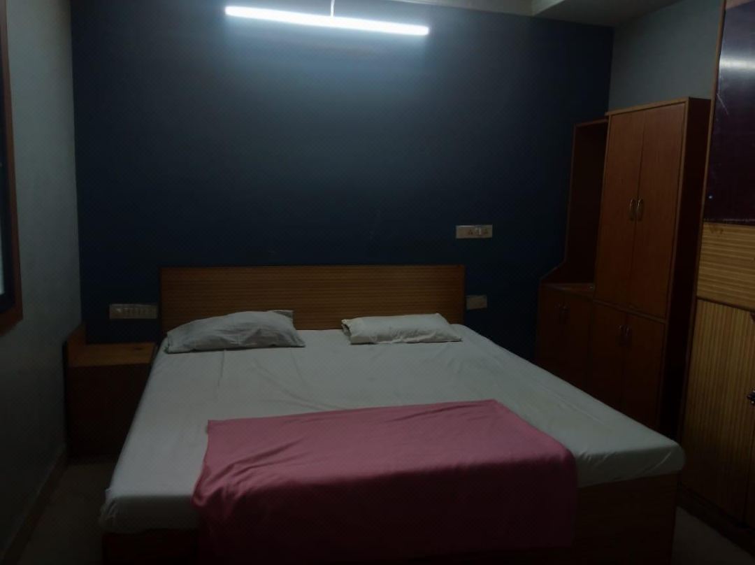 Iroomz Pranathi Comforts - Ballari
