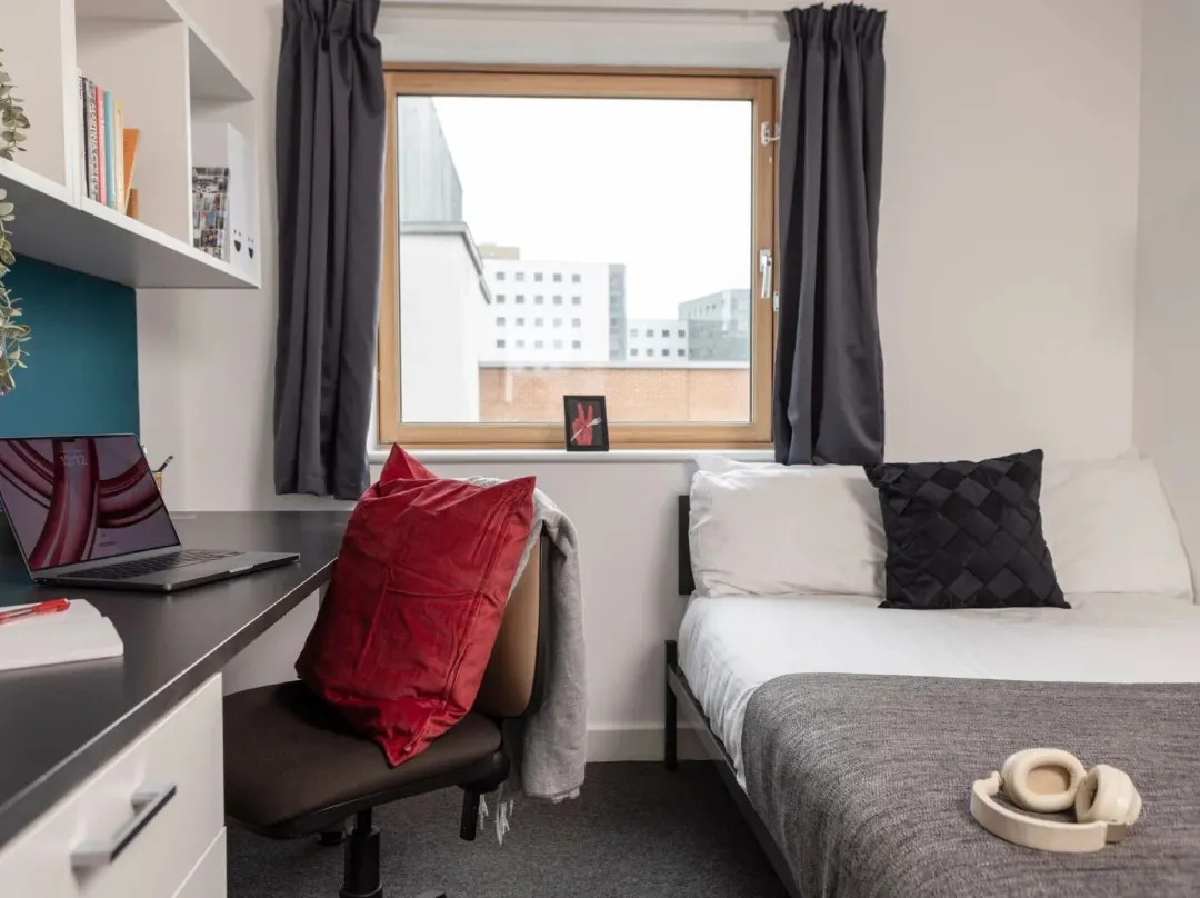 Fitzroy Court Near Luton Airport - Luton