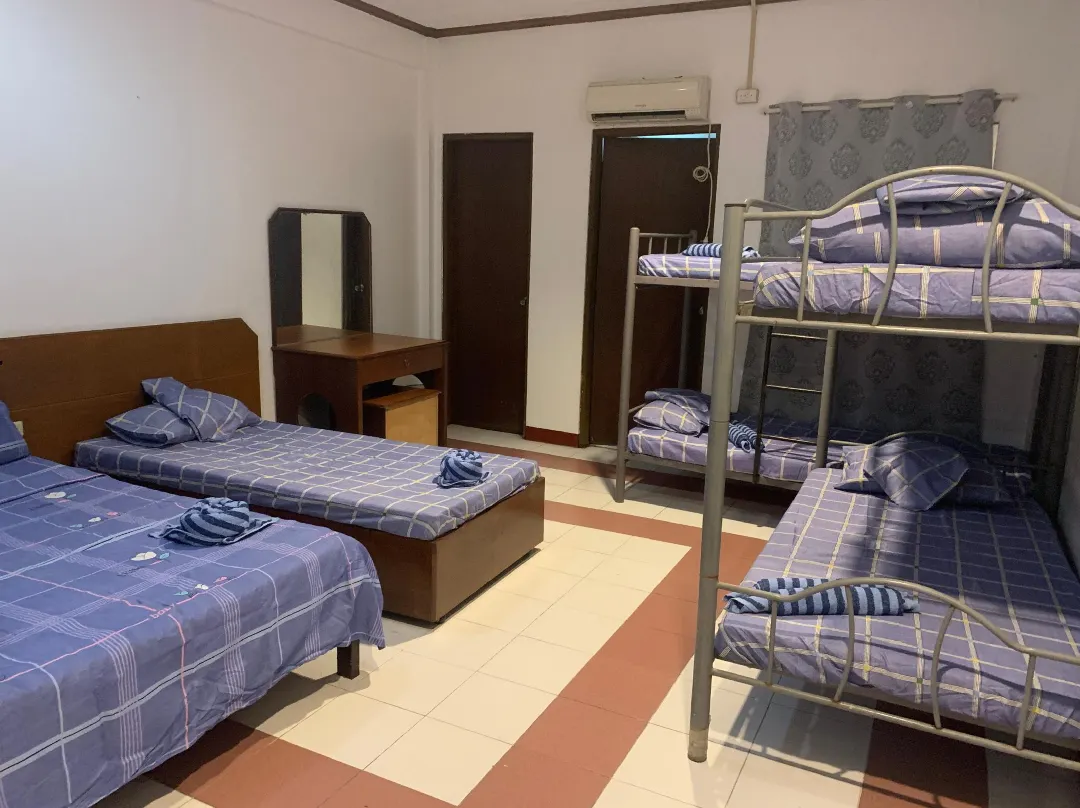 Sleepadz Hotel-dormitel Dyd - Naga
