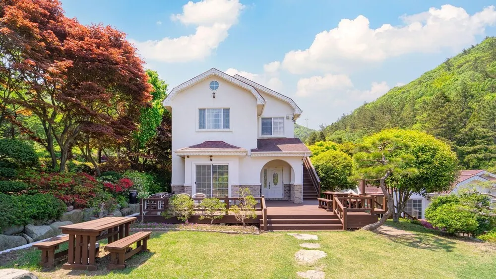 Yeosu Forest Love Pension - Yeosu-si