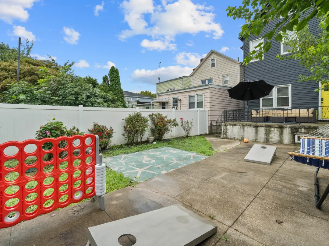 Two Fully Equipped Kitchens And Relaxing Gardens - Stunning Spacious Retreat - Bloomfield, NJ