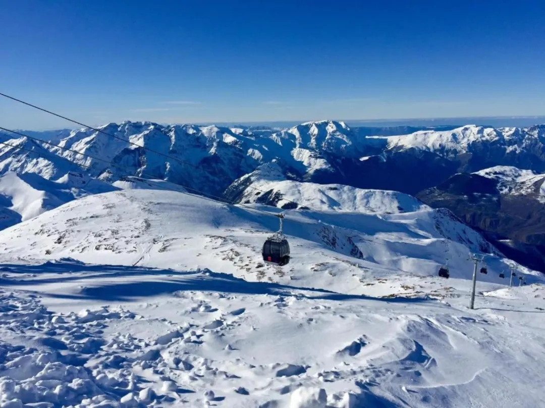 Top-floor Tranquility Stay - Les Deux Alpes, France