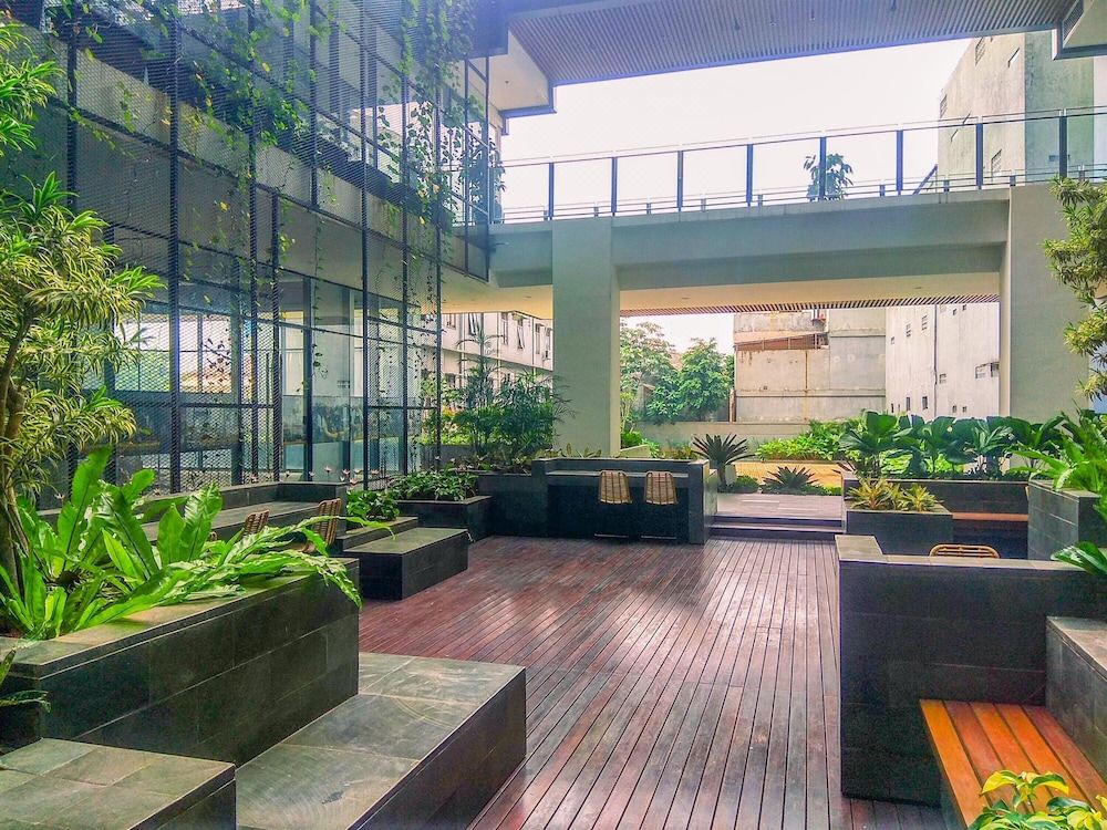 Comfortable And Strategic Studio Apartment Evenciio Margonda - Depok