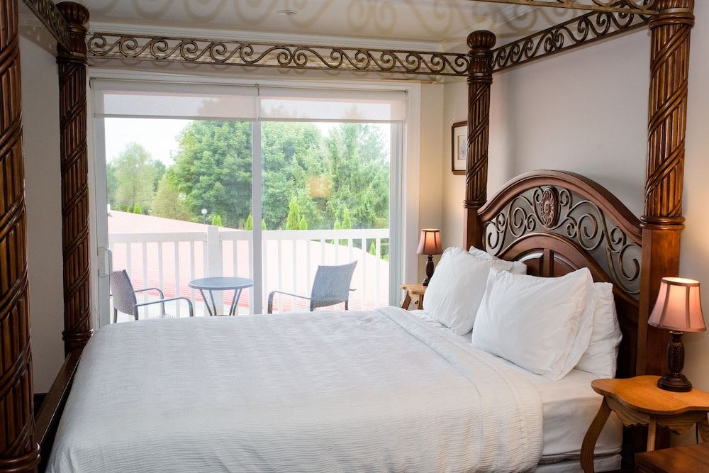 Hessenland Inn & Schatz Winery - Ontario