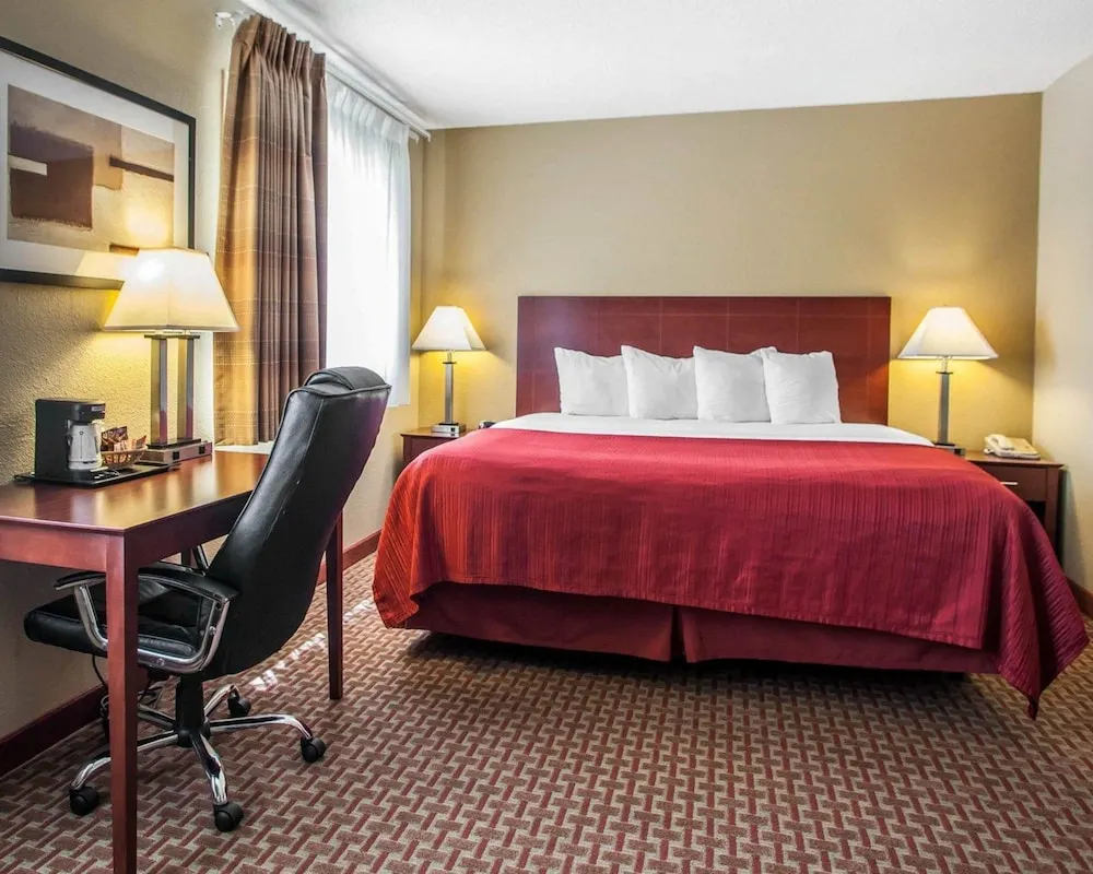 Quality Inn & Suites Davenport Near I-80 - Davenport, IA