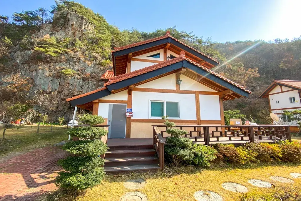 Gyeongju Spring Summer Autumn Winter Hanok Stay - Gyeongju-si