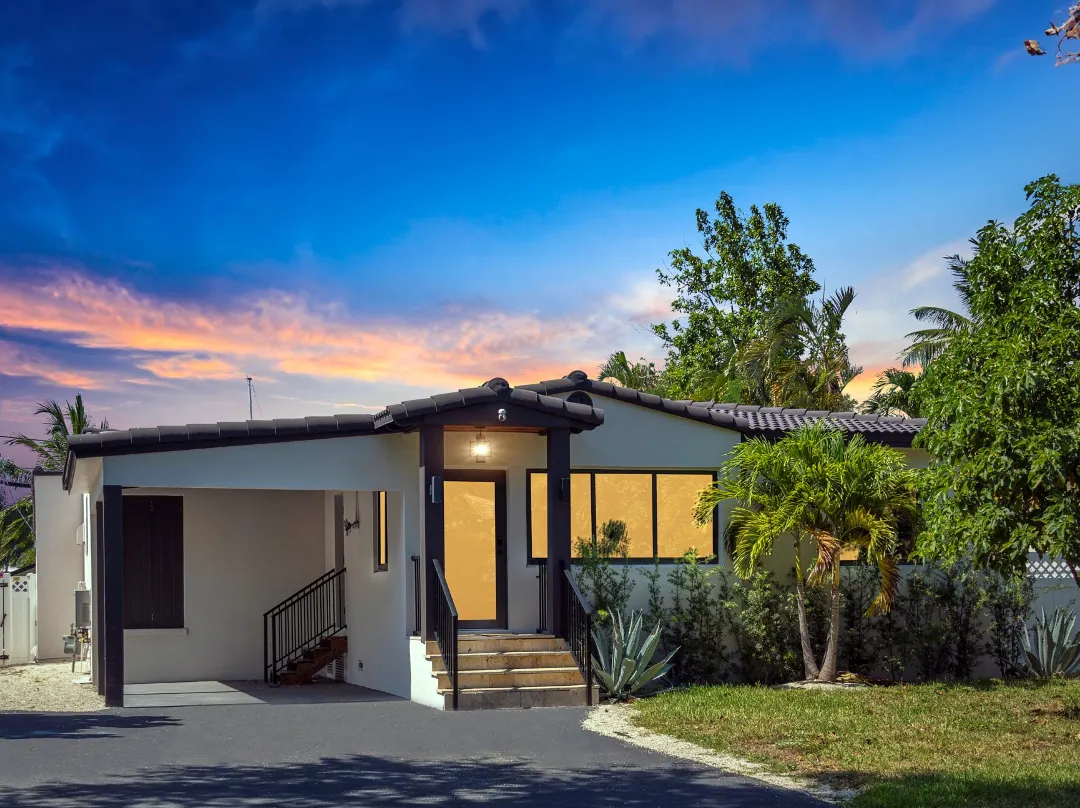 Pool And Stunning Water Views - Charming Waterfront Escape - Fort Lauderdale