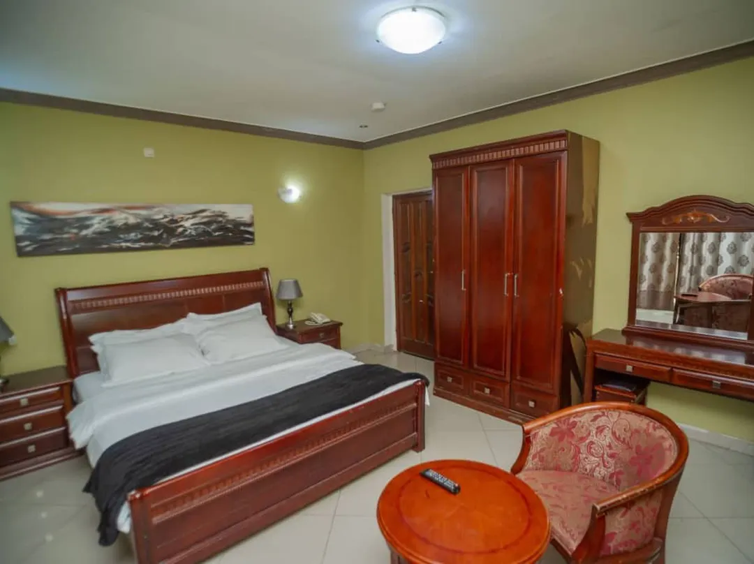 Grande Chambre D'hôtel Et Petit-déjeuner Gratuit - Lubumbashi