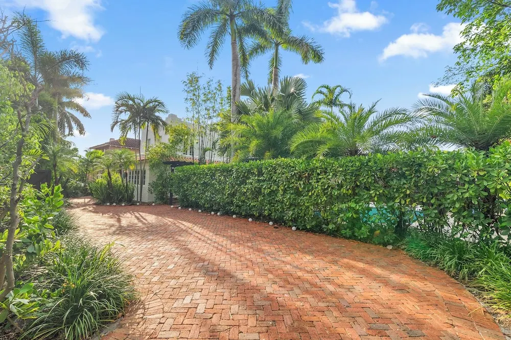 2 Mansions! Pool Garden & Bbq Sleeps 22-8 Br - West Palm Beach, FL