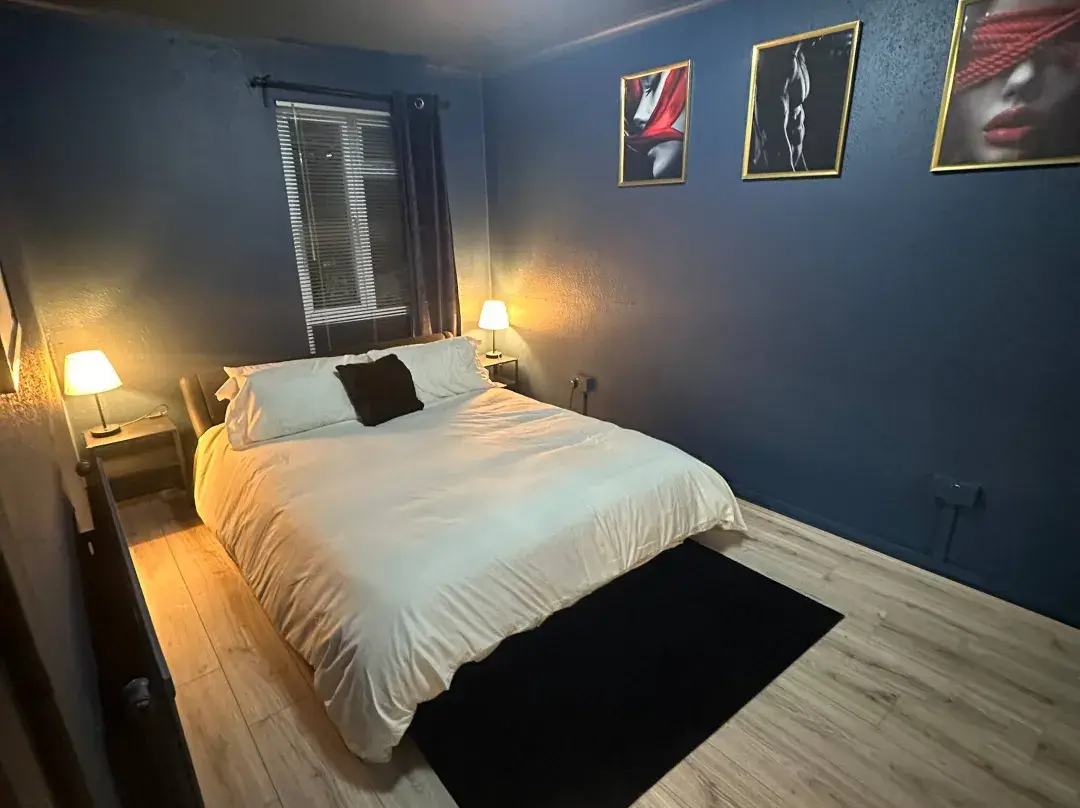A Discreet & Elegant Play Space For Couples - Crawley