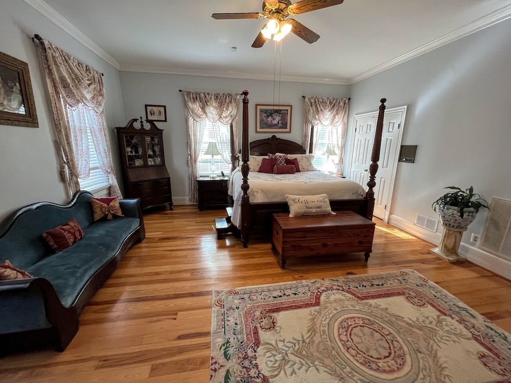 The Virginia Cliffe Inn - Richmond, VA