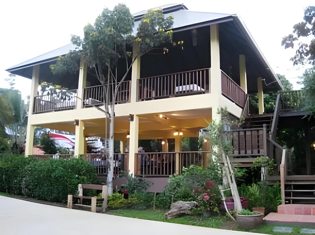 Monn Phu Phrai - Mae On District