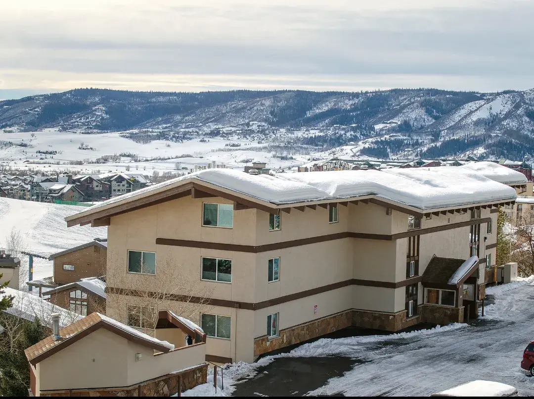 Cozy Living Area And Hot Tub Access - Charming Ski Escape - Steamboat Springs, CO