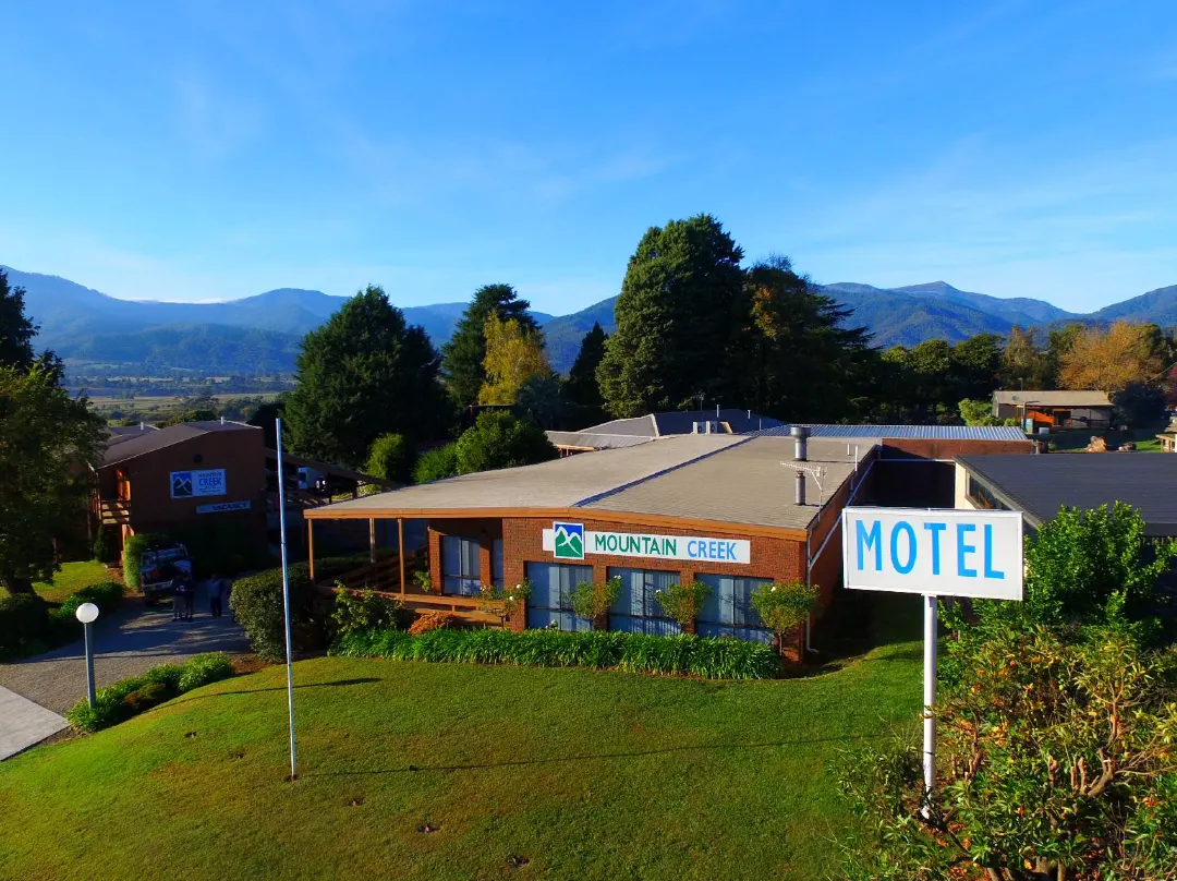 Mountain Creek Motel Bar & Restaurant - Bright