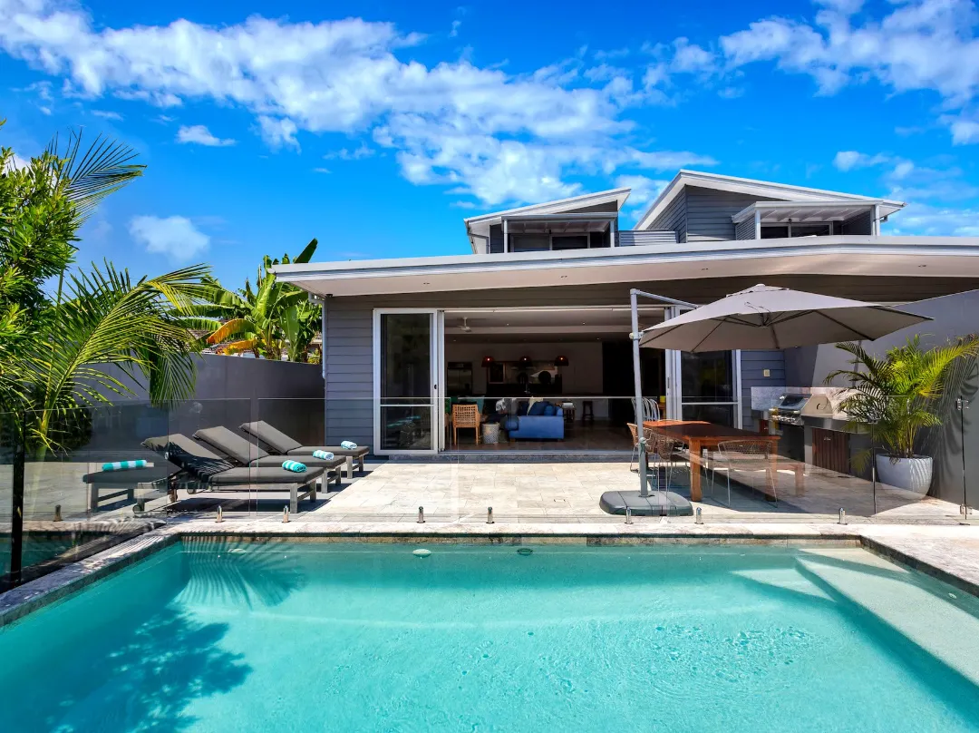 Luxico's Stonecutters 2 - In The Heart Of Town - Byron Bay