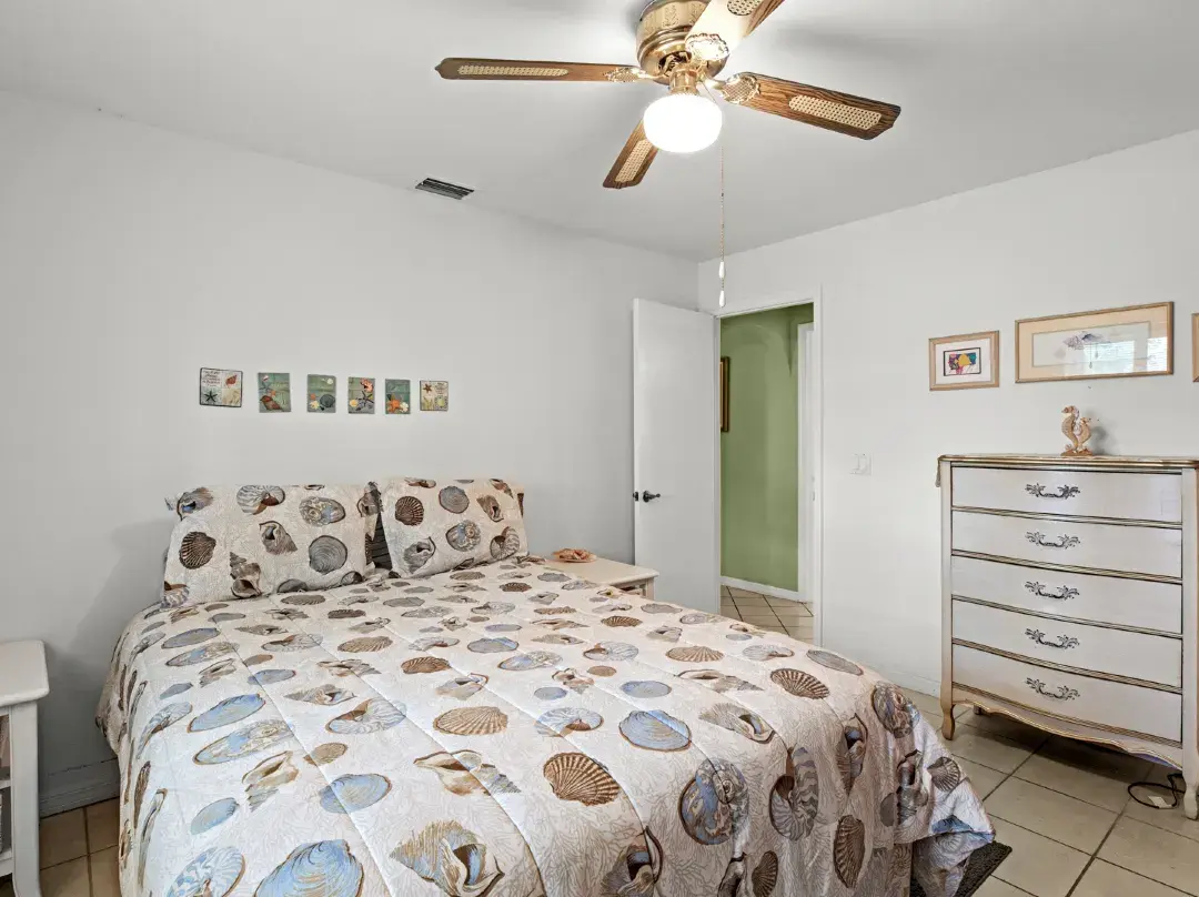 Heated Pool And Expansive Outdoor Living Space - Charming Escape - Cape Coral