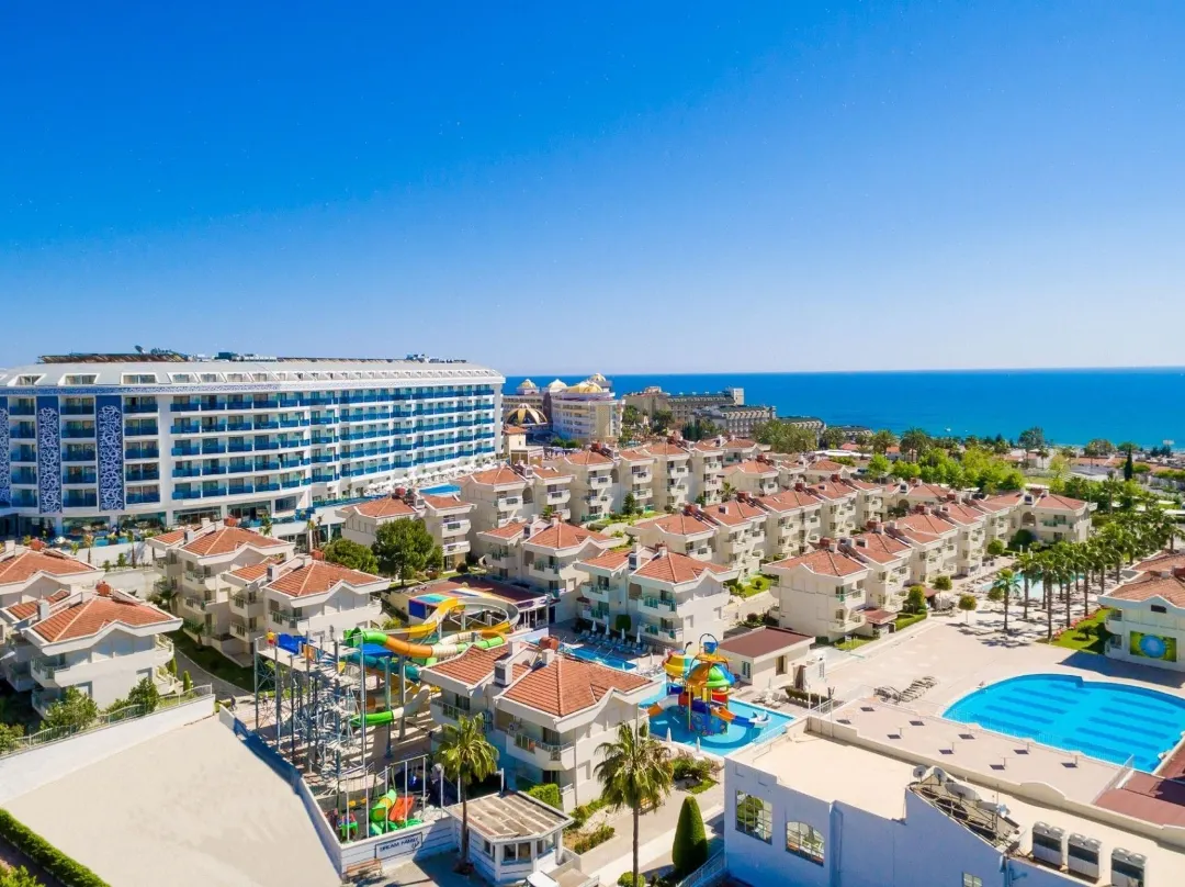 Dream World Hill - Side