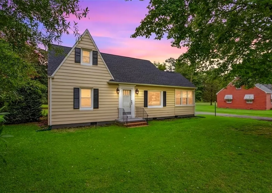 Cozy Fire Pit And Inviting Outdoor Space - Charming Escape - Deltaville, VA
