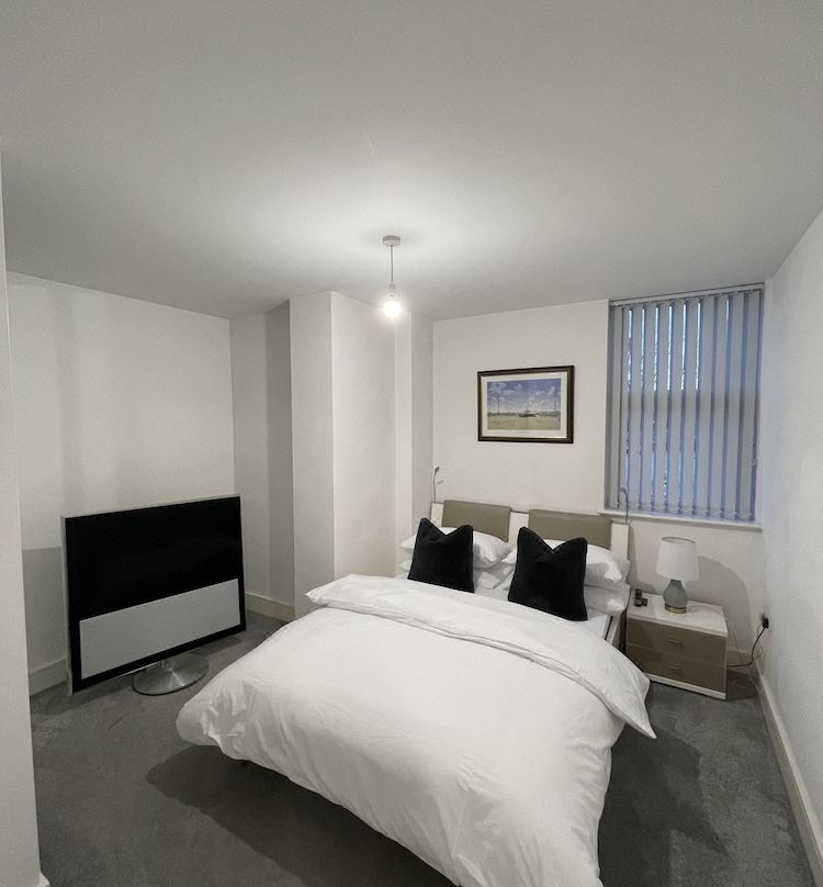 Luxurious 2 Bedroom Apartment With Free Parking - 