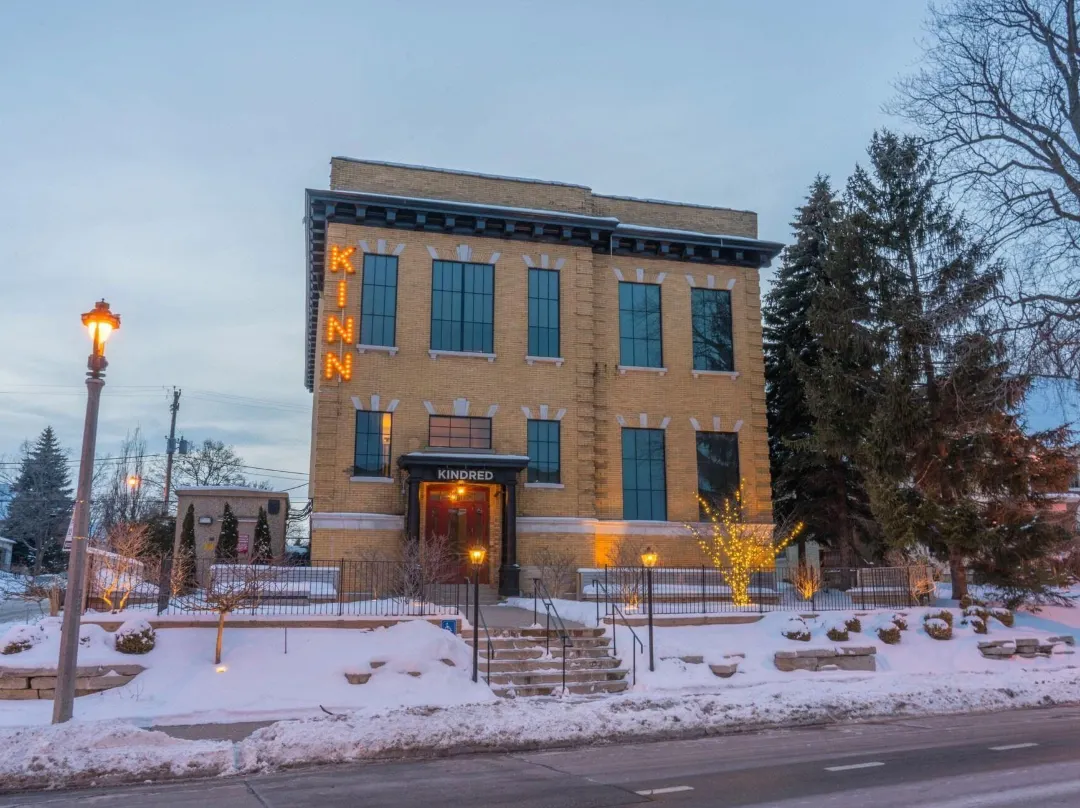 Kinn Guesthouse Bay View - Milwaukee, WI