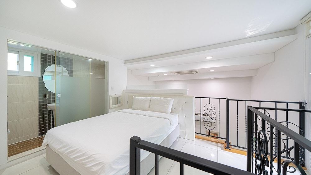 Gapyeong Himong Aegyeon Poolvilla Pensio - Icheon