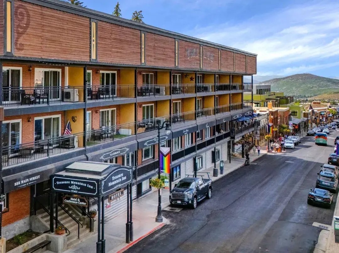 Private Balcony And Main Street Views - Cozy Charming - Heber City, UT