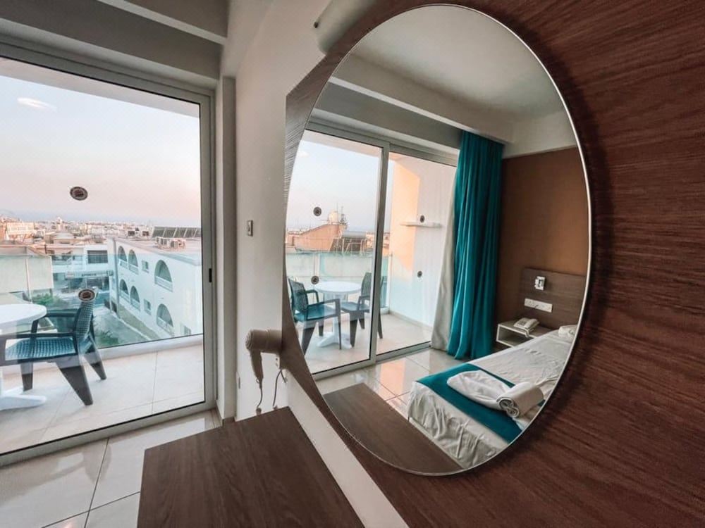 Sunny Blue Hotel - Chipre