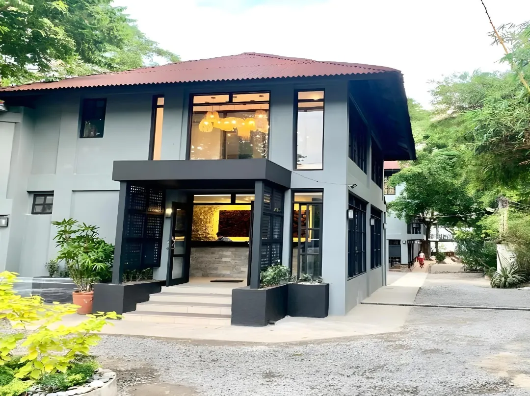 The Henry Resort Taramindu Laiya - Lobo